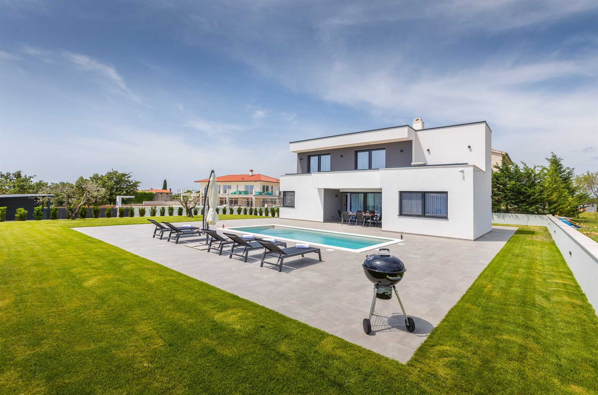 Moderne Villa Marinella mit Pool zu vermieten Juršići (Istria) | Adria ...
